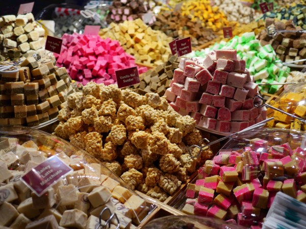 The Difference Between Number of and Amount of – English with a Smile